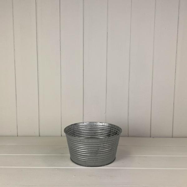Ribbed Zinc Round Tapered Bowl TD18cm | Scarthingwell